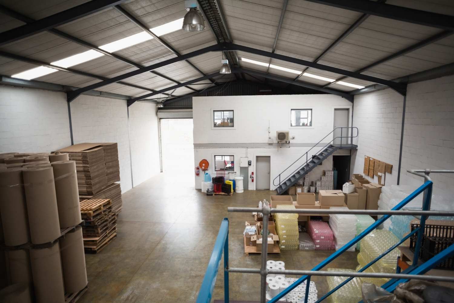 Pourquoi louer un entrepôt en ville devient indispensable pour les ...